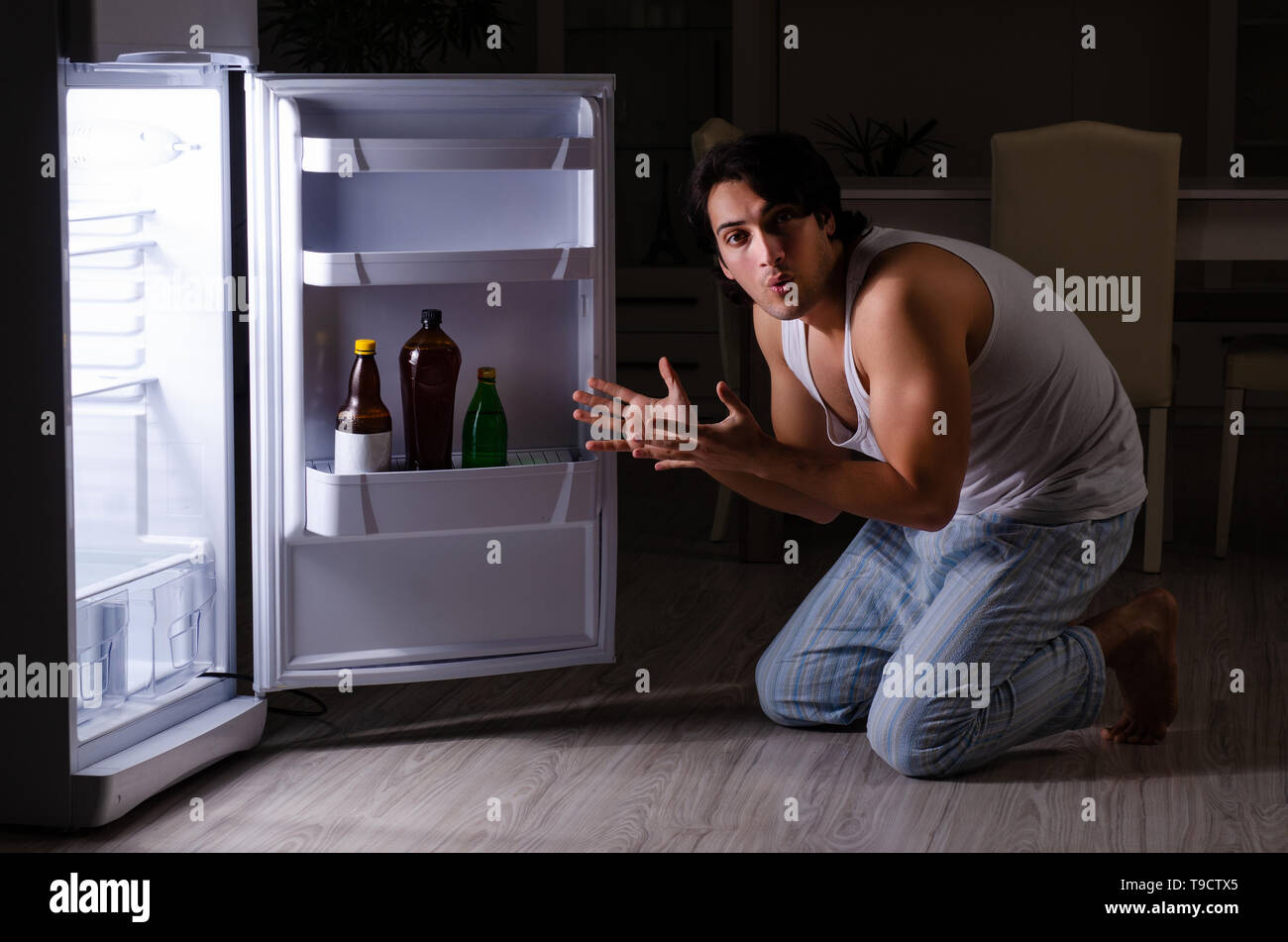 Man breaking door down hi-res stock photography and images - Alamy