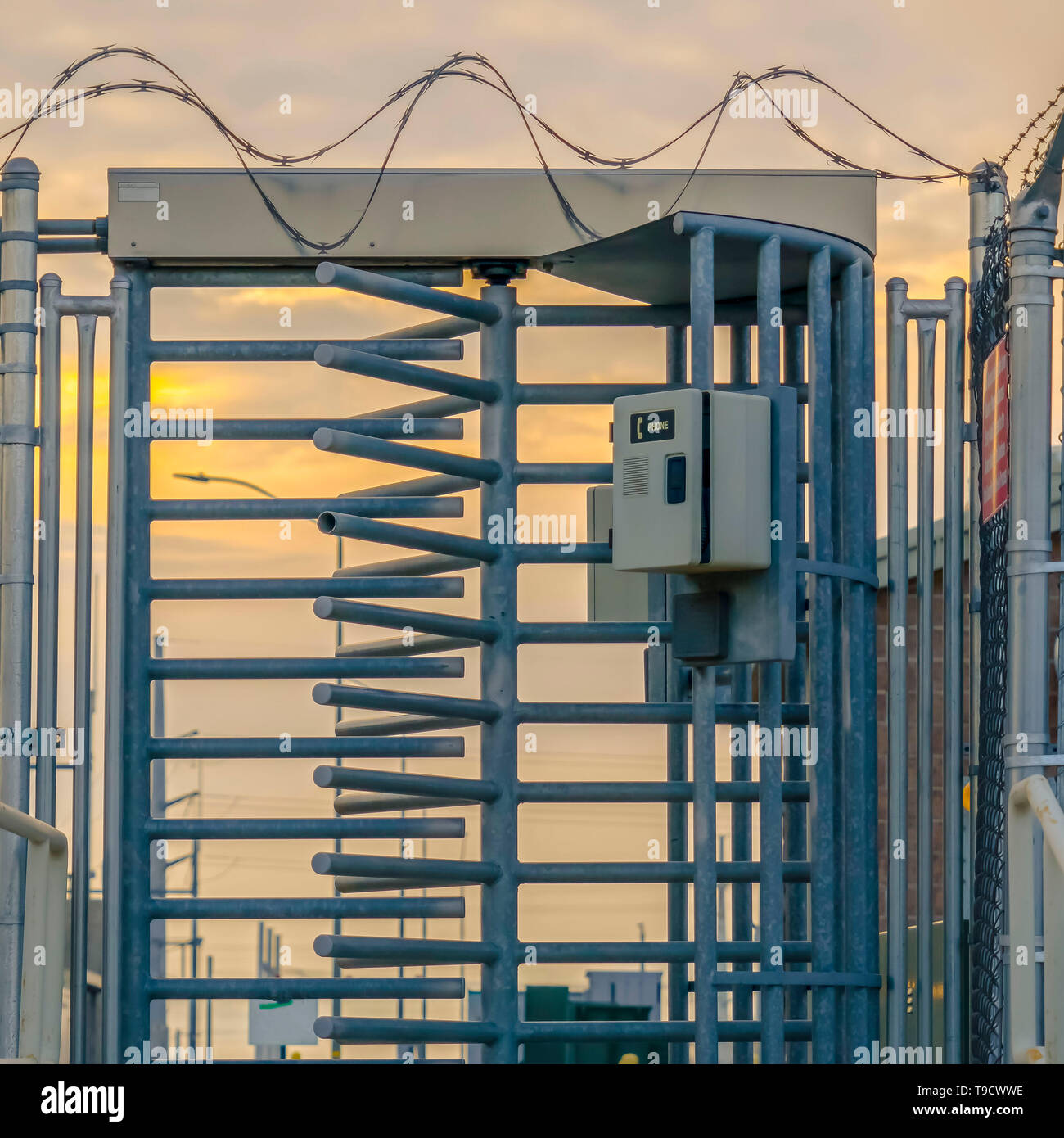 Box link fencing hi-res stock photography and images - Alamy