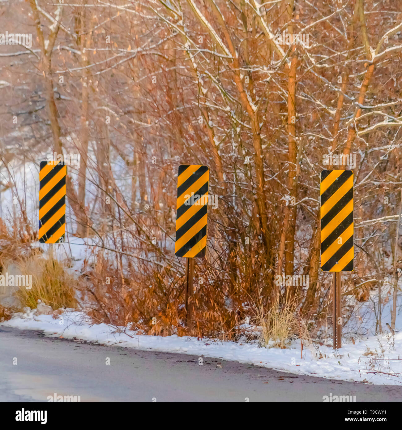 Square Mountain road and road signs viewed in winter Stock Photo - Alamy