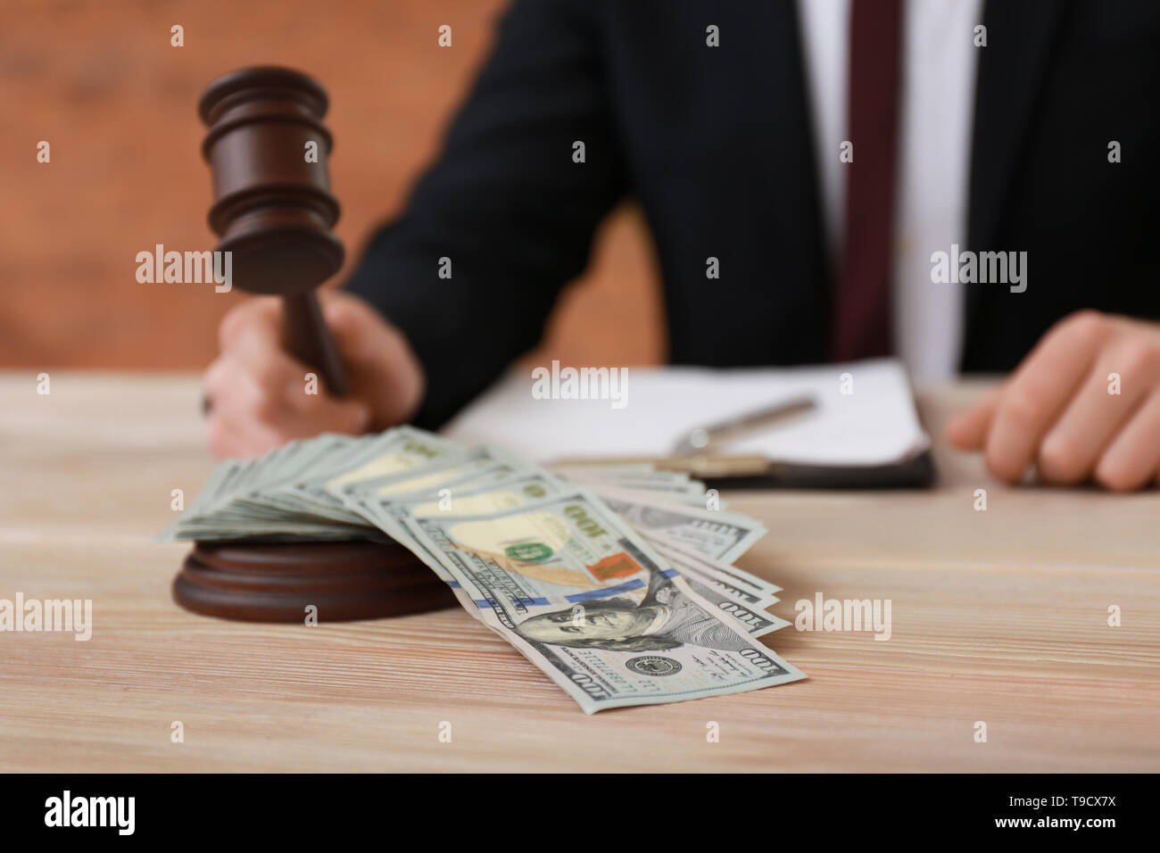 Dishonest lawyer hi-res stock photography and images - Alamy