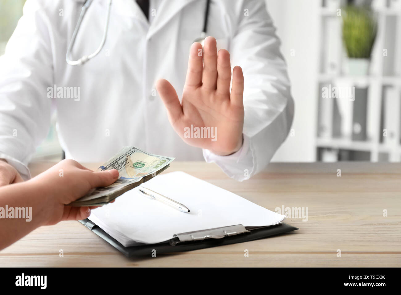 Honest doctor hi-res stock photography and images - Alamy