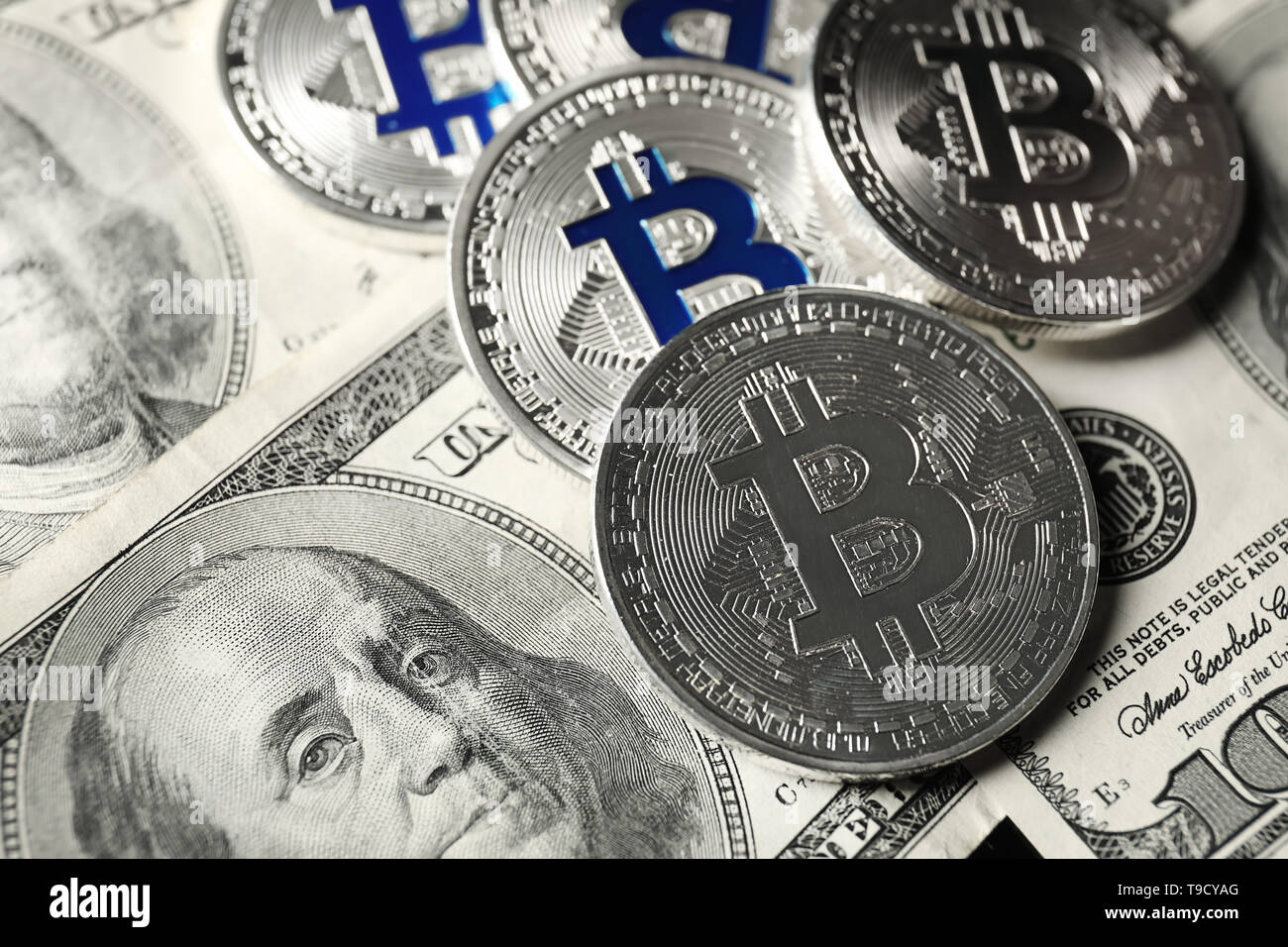 Silver bitcoins dollar bills hi-res stock photography and images - Alamy