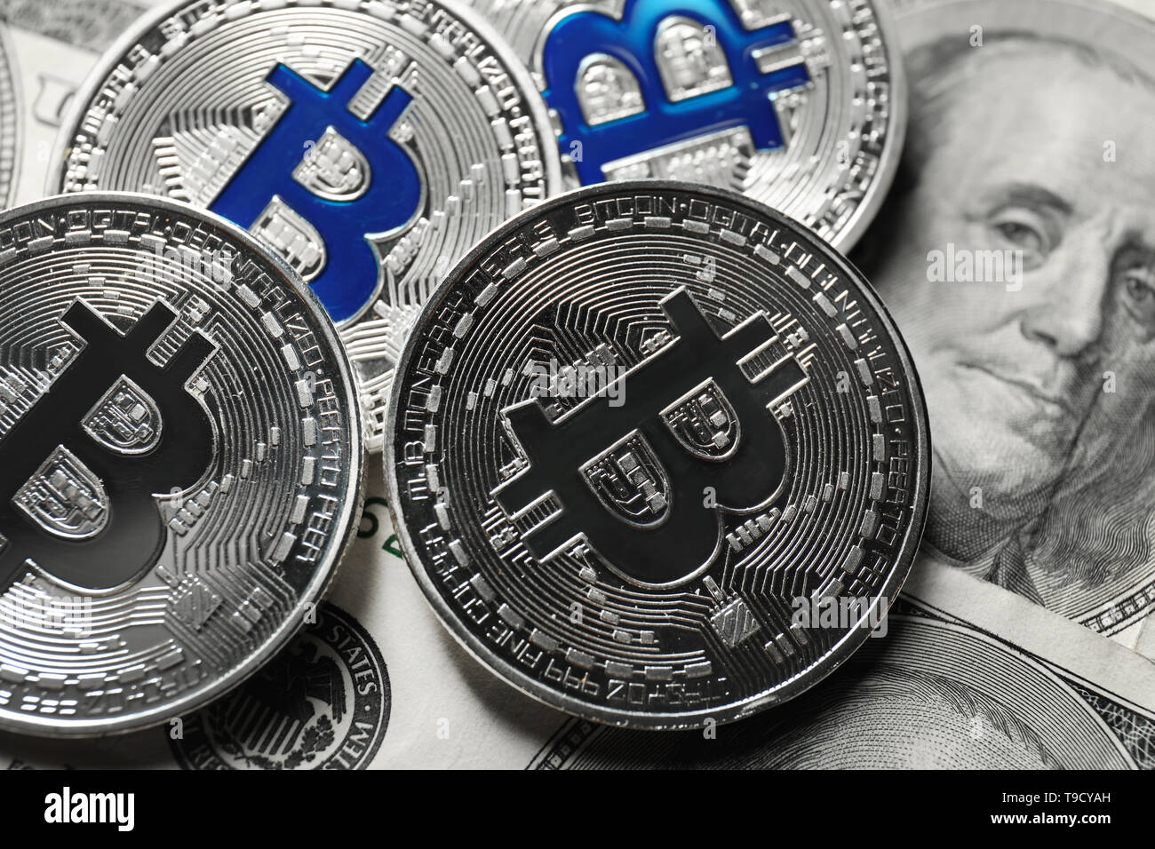 Silver bitcoins dollar bills hi-res stock photography and images - Alamy