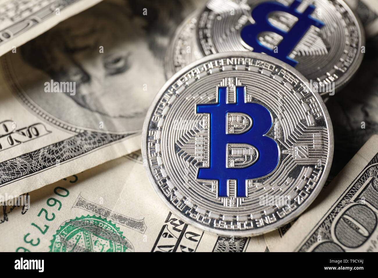 Silver bitcoins dollar bills hi-res stock photography and images - Alamy