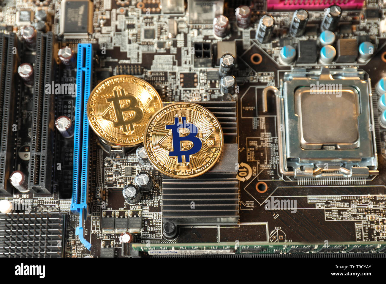 Bitcoins and circuit board hi-res stock photography and images - Alamy