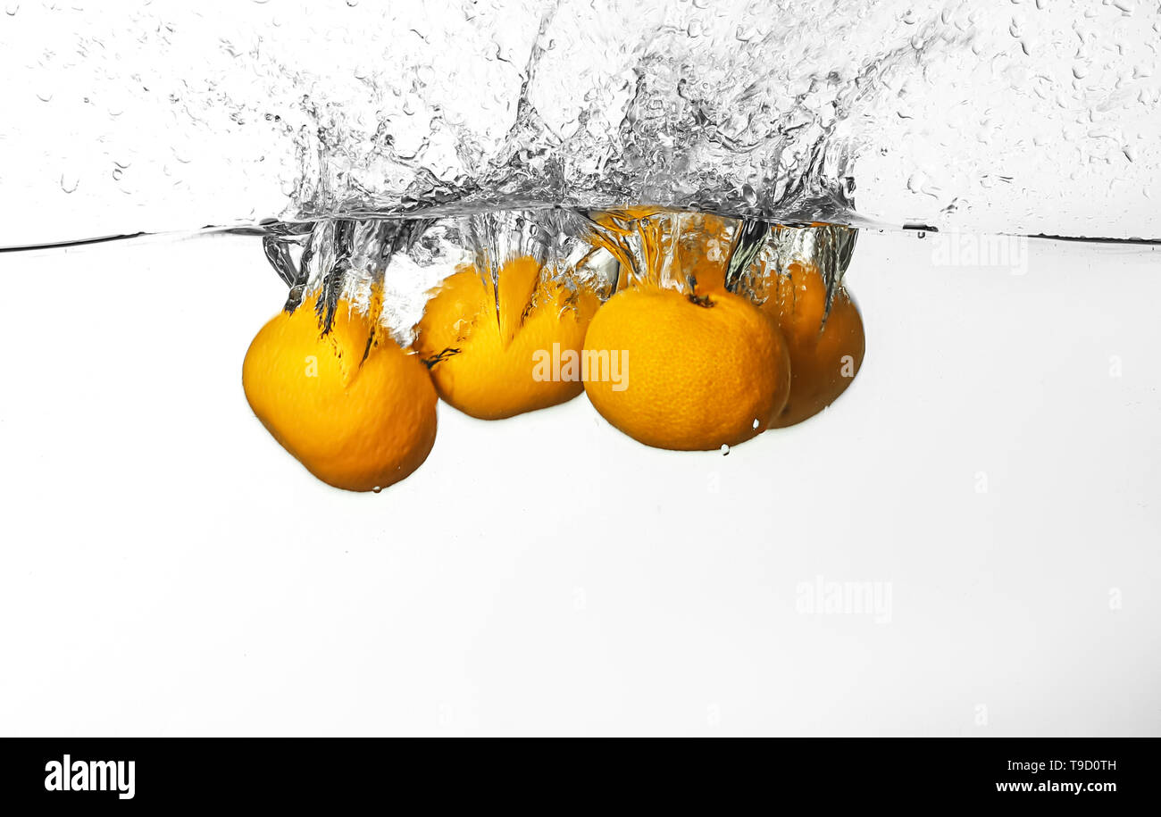 Wash tangerines hi-res stock photography and images - Alamy