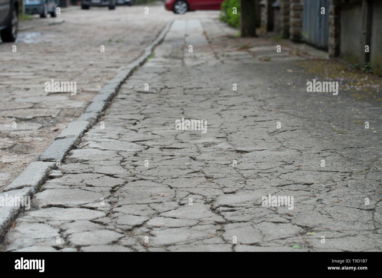 Footpath sidewalk pavement pattern hi-res stock photography and images ...