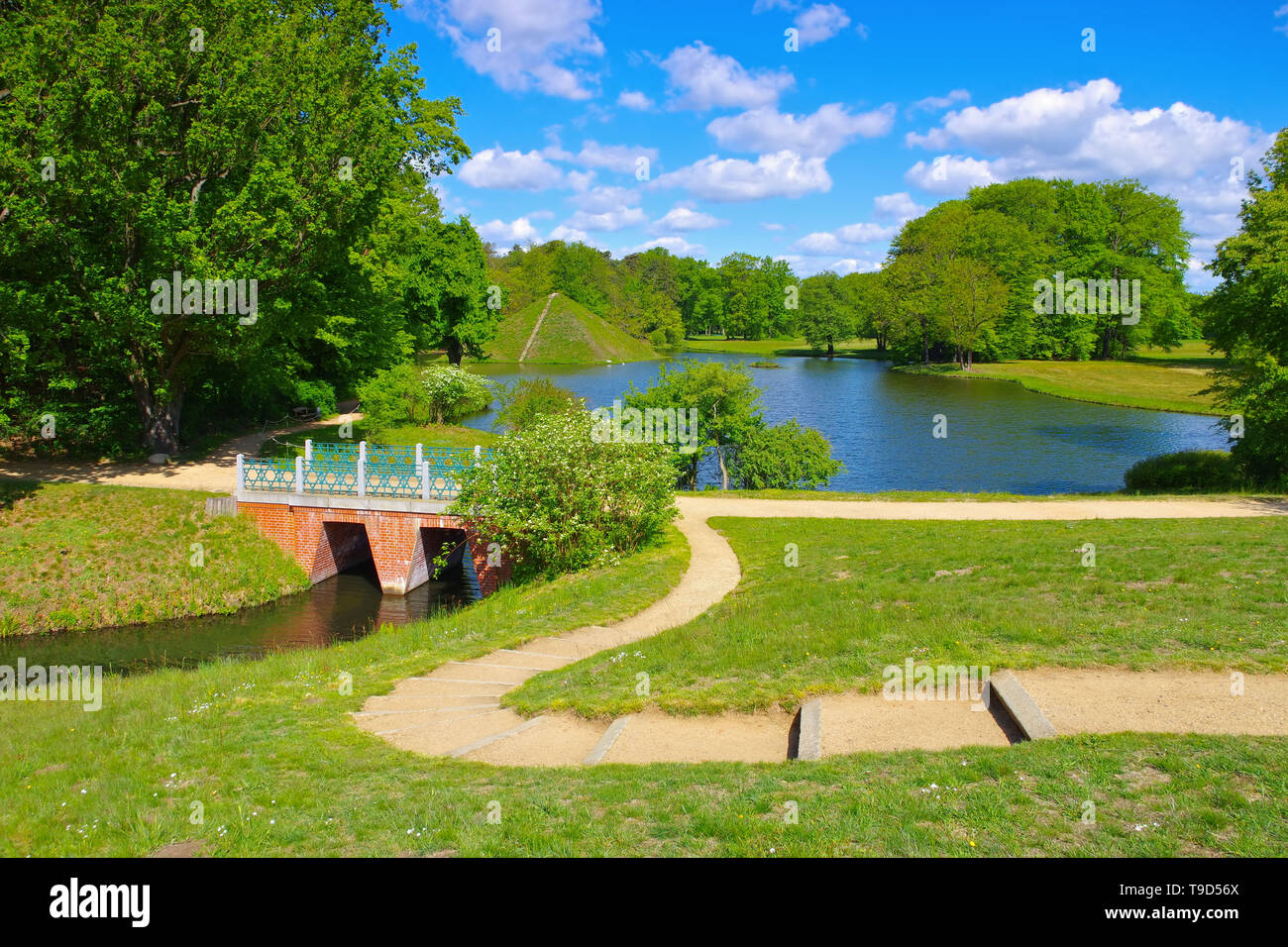 Lake green pyramid park branitz hi-res stock photography and images - Alamy