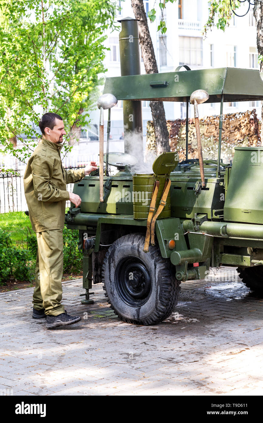 Military army kitchen stove oven hi-res stock photography and images ...