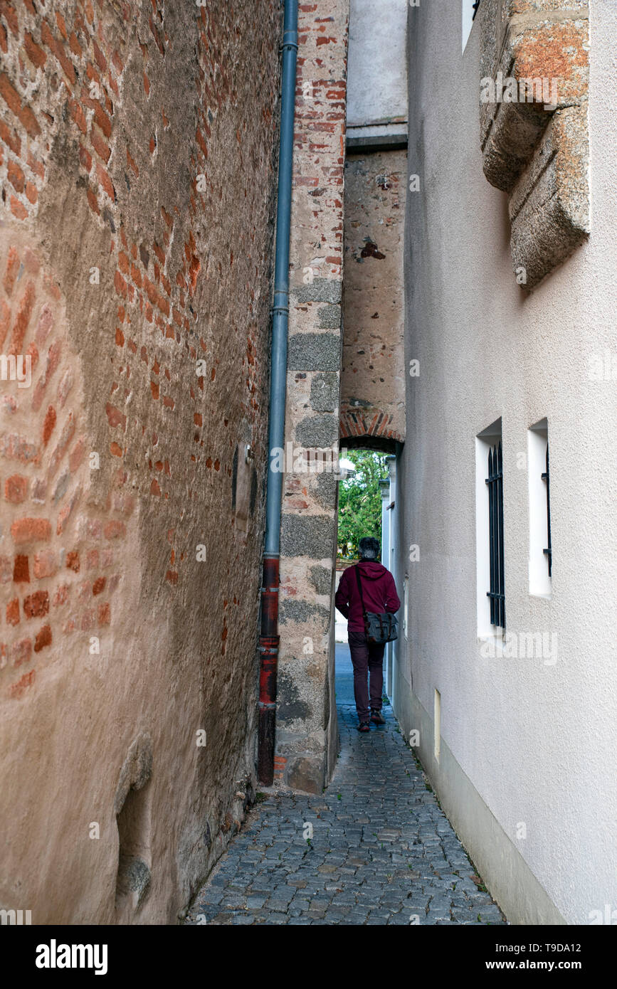 Alleyway between two house hi-res stock photography and images - Alamy