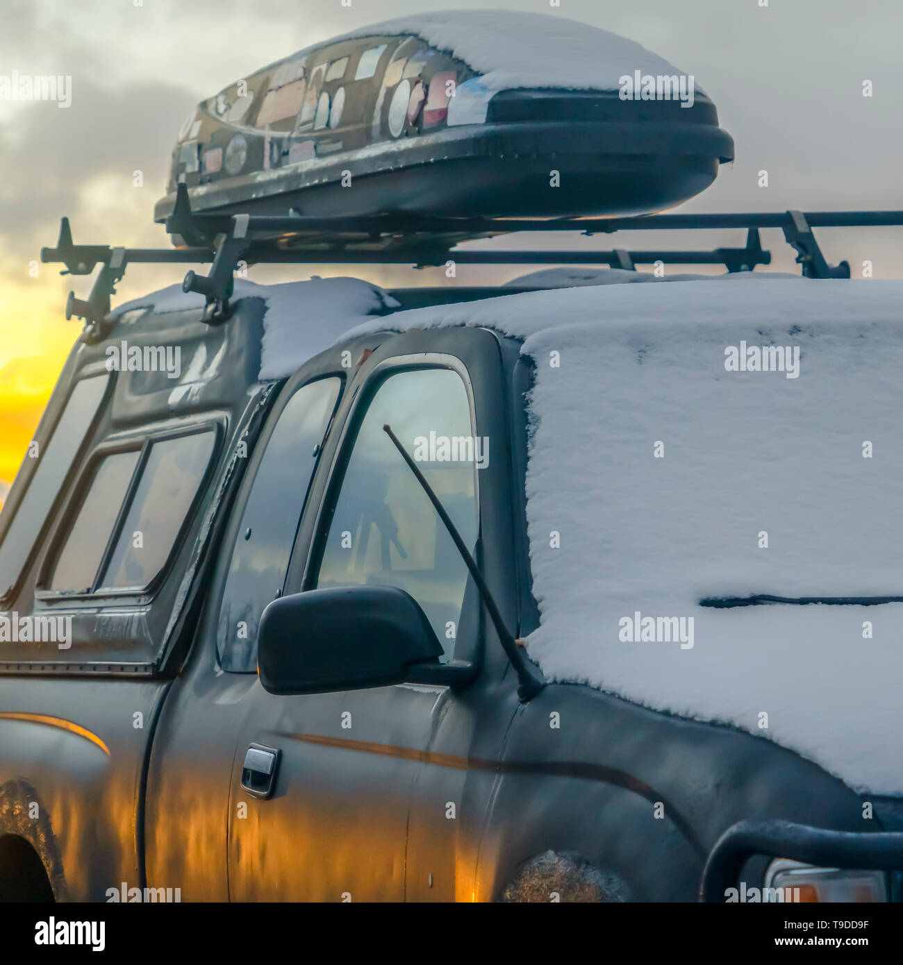 Car top storage container hi-res stock photography and images - Alamy