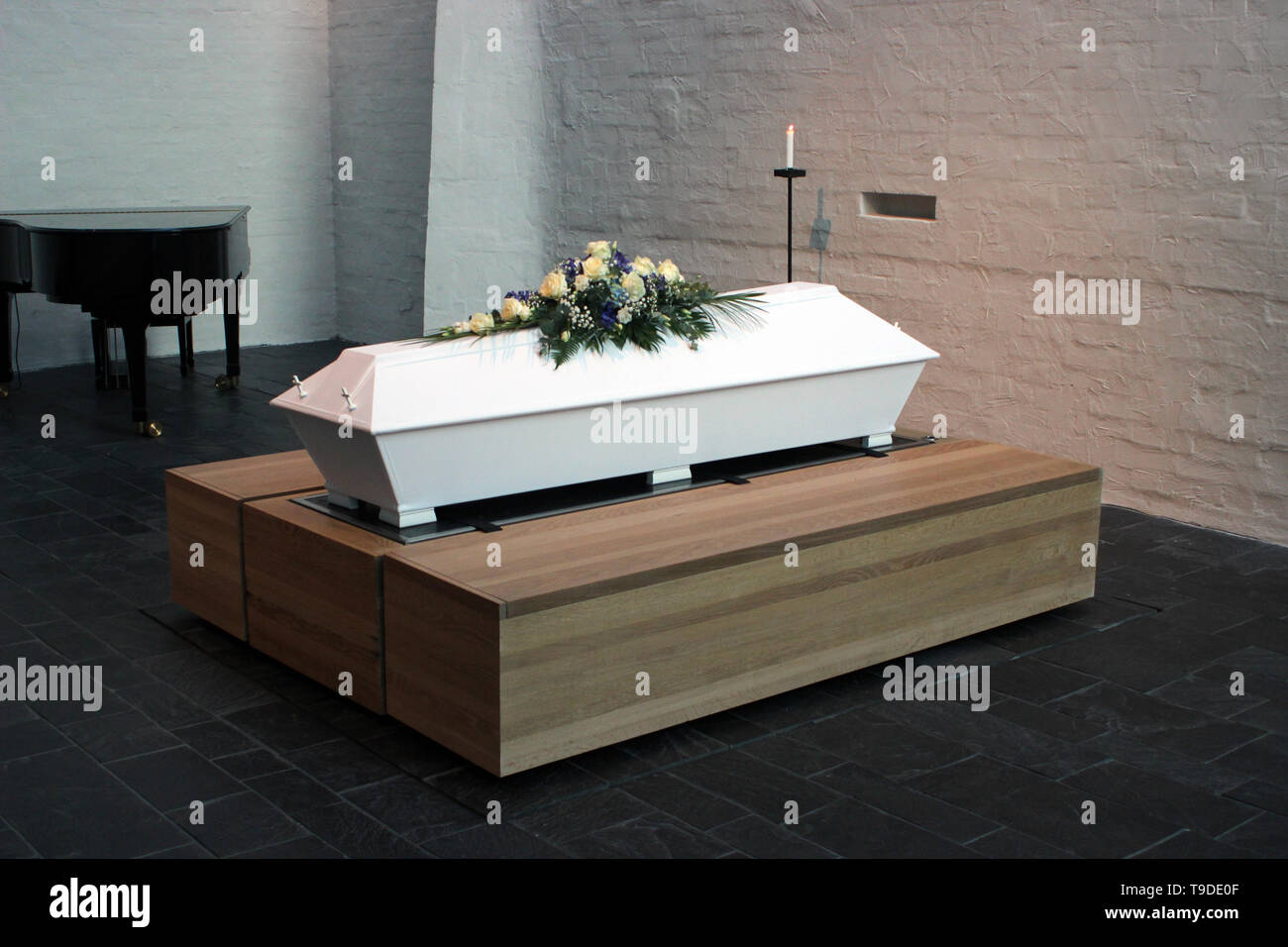 Funeral casket hi-res stock photography and images - Alamy