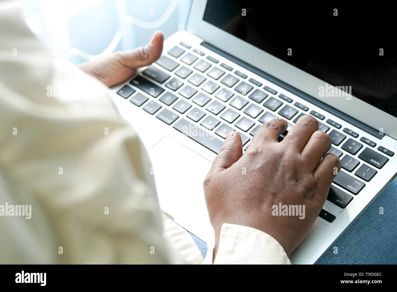 Studio project hands laptop hi-res stock photography and images - Alamy