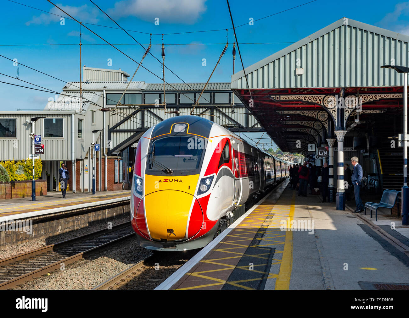 Grantham railway train station platform hi-res stock photography and ...