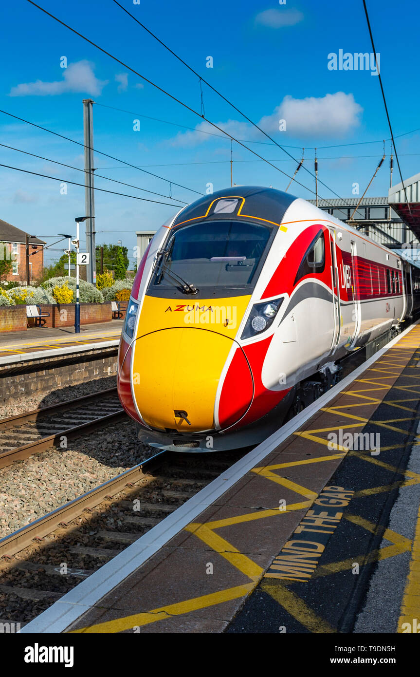 Grantham railway train station platform hi-res stock photography and ...