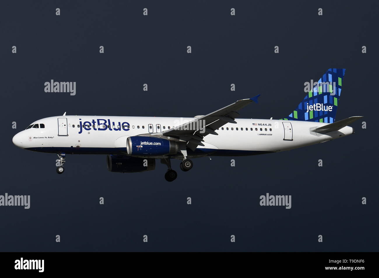 BLACK STORM CLOUDS AND AIRBUS A320-200 N644JB OF JETBLUE Stock Photo ...