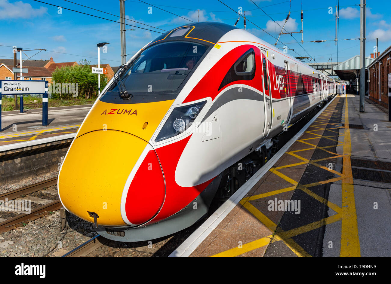 Grantham railway train station platform hi-res stock photography and ...