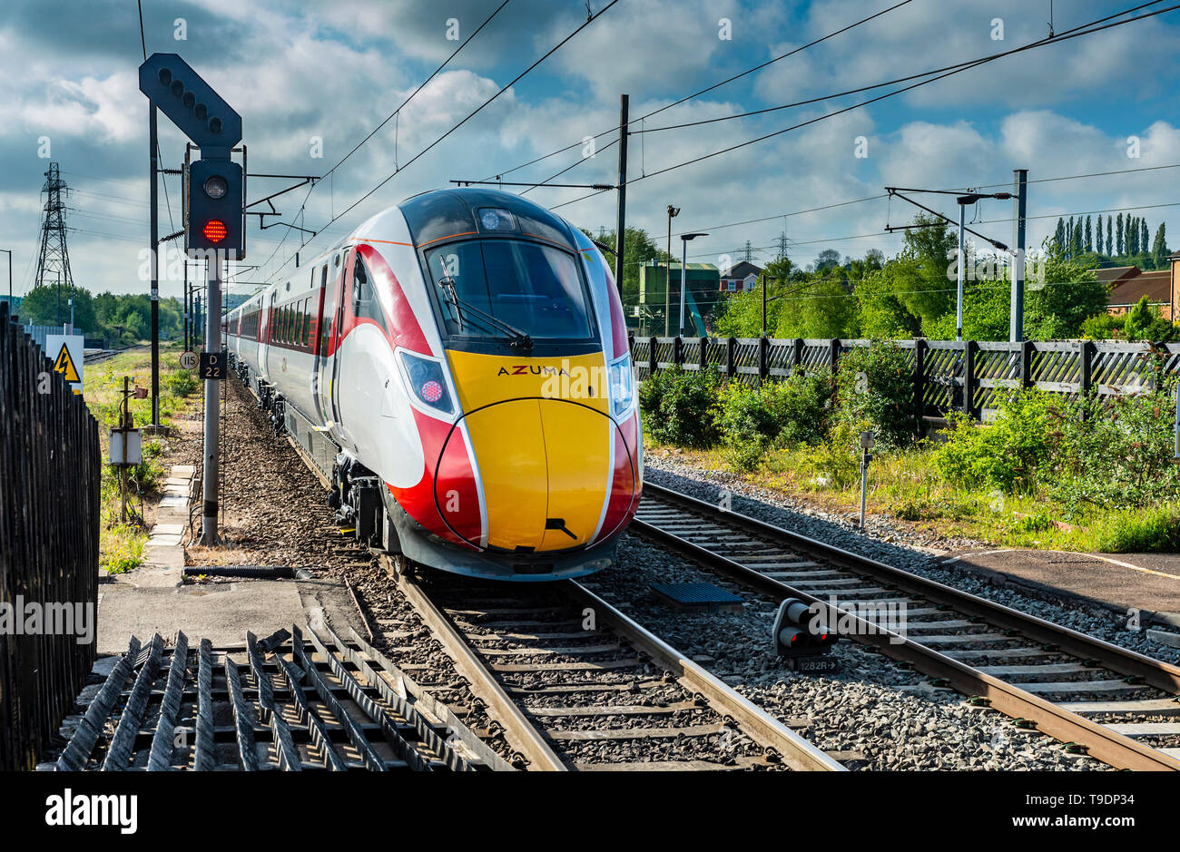 Grantham railway train station platform hi-res stock photography and ...