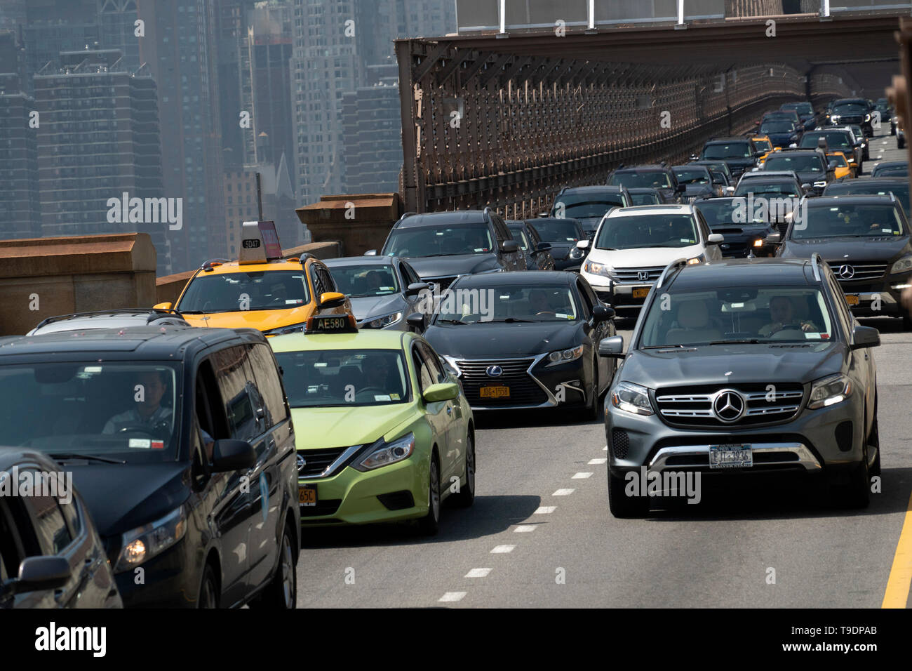 NEW YORK, USA, MAY 2 2019 - Traffic jam on Brooklyn bridge on sunny day ...