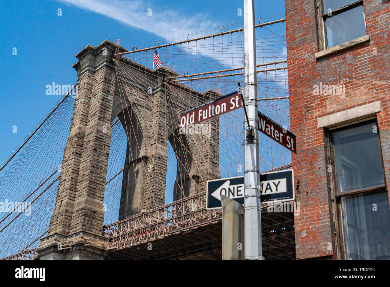 Brooklyn bridge on sunny hi-res stock photography and images - Alamy