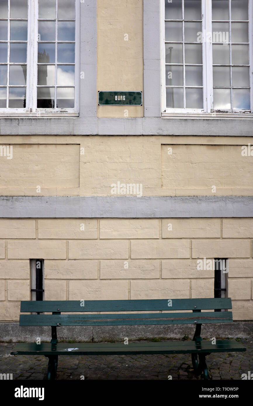 A bench in the Burg square, Bruges, Belgium Stock Photo - Alamy