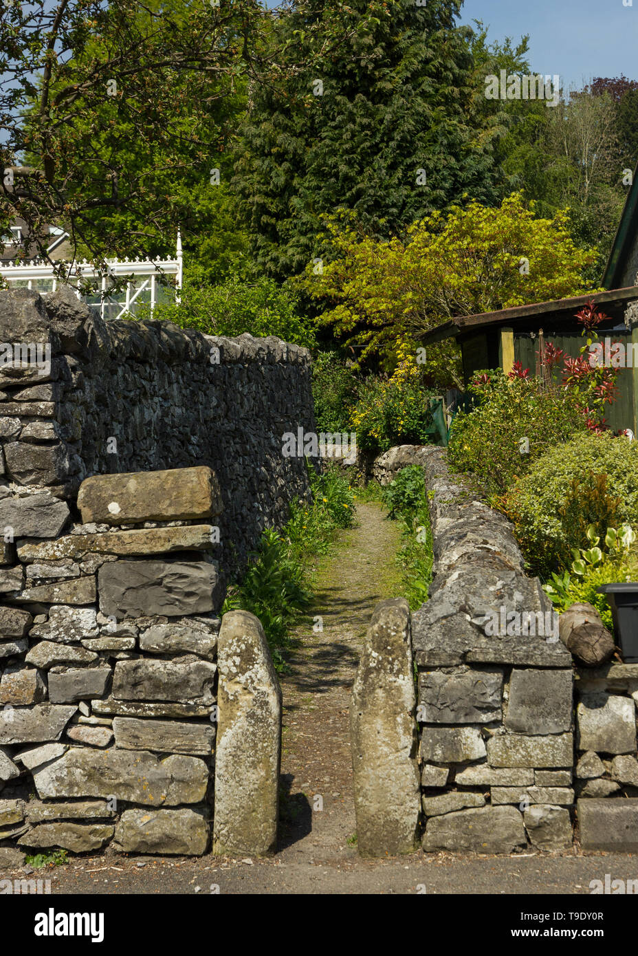 Sheepwash bridge peak district village uk hi-res stock photography and ...