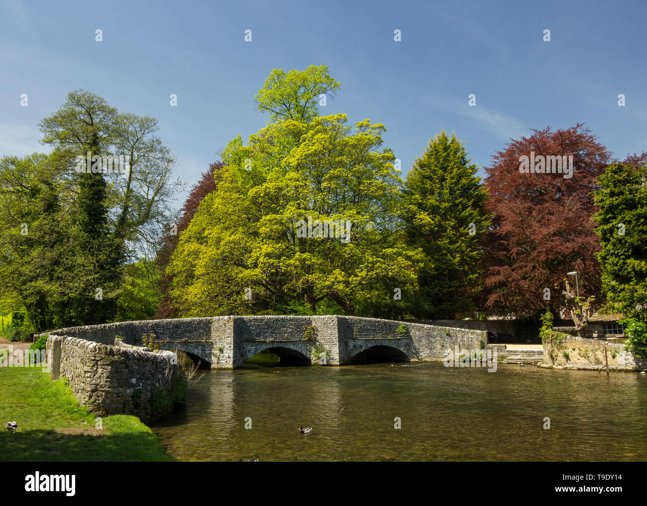 Sheepwash bridge peak district village uk hi-res stock photography and ...