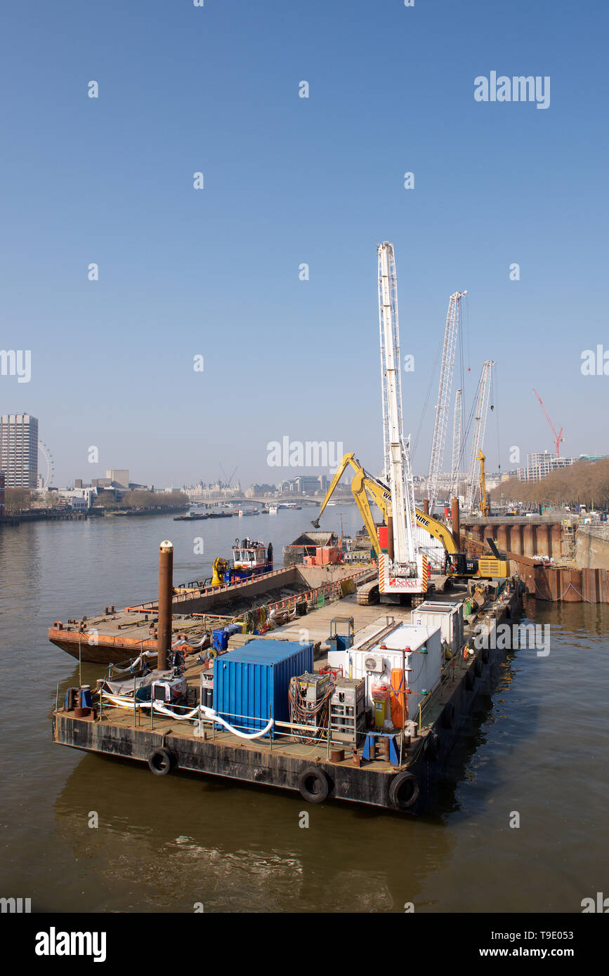 Thames construction barge hi-res stock photography and images - Alamy