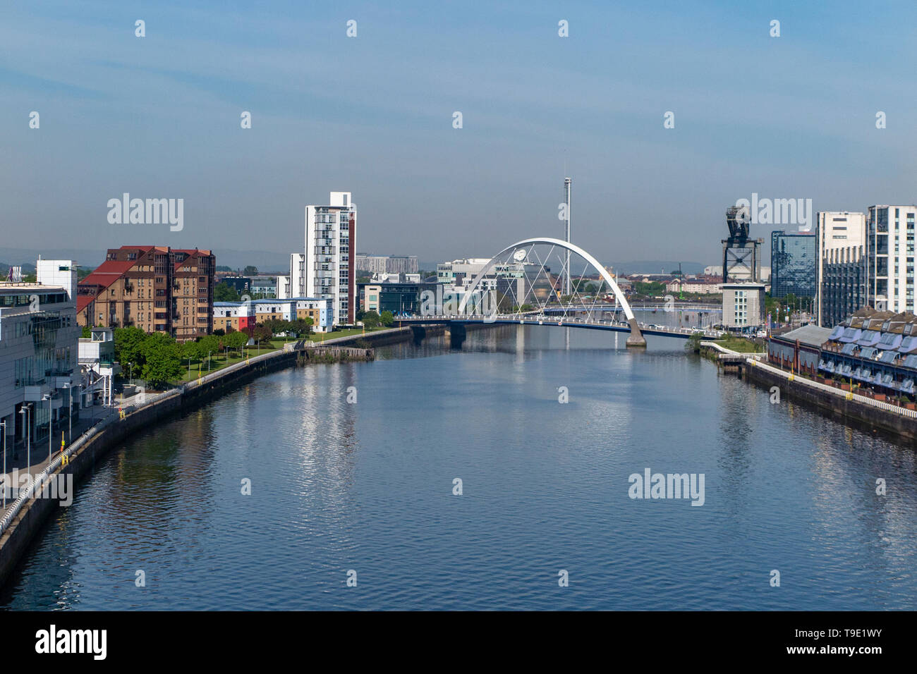 The Clyde Arc Bridge (Squinty Bridge) over the River Clyde in Glasgow ...