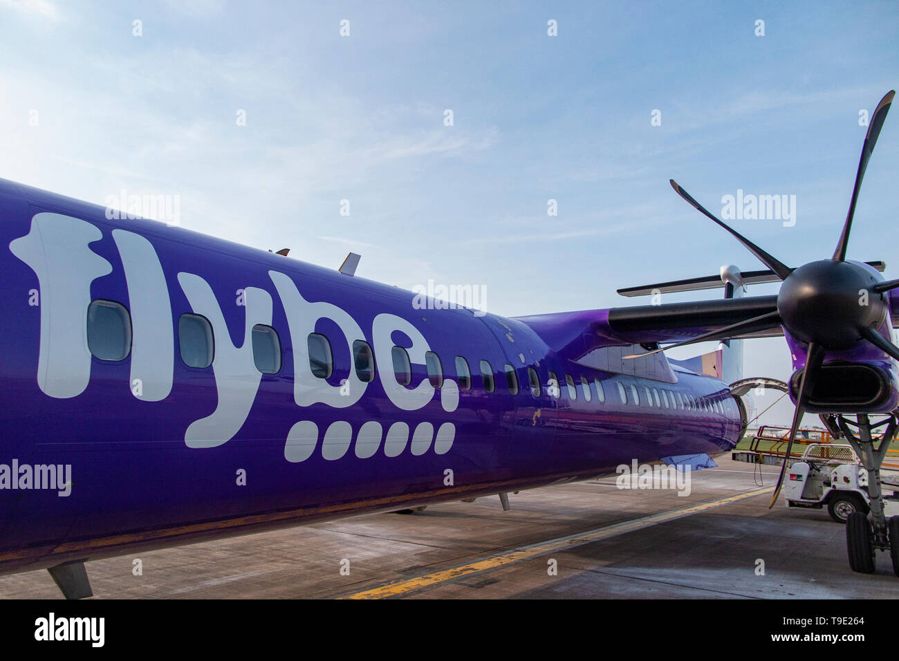 Propeller planes on tarmac hi-res stock photography and images - Alamy