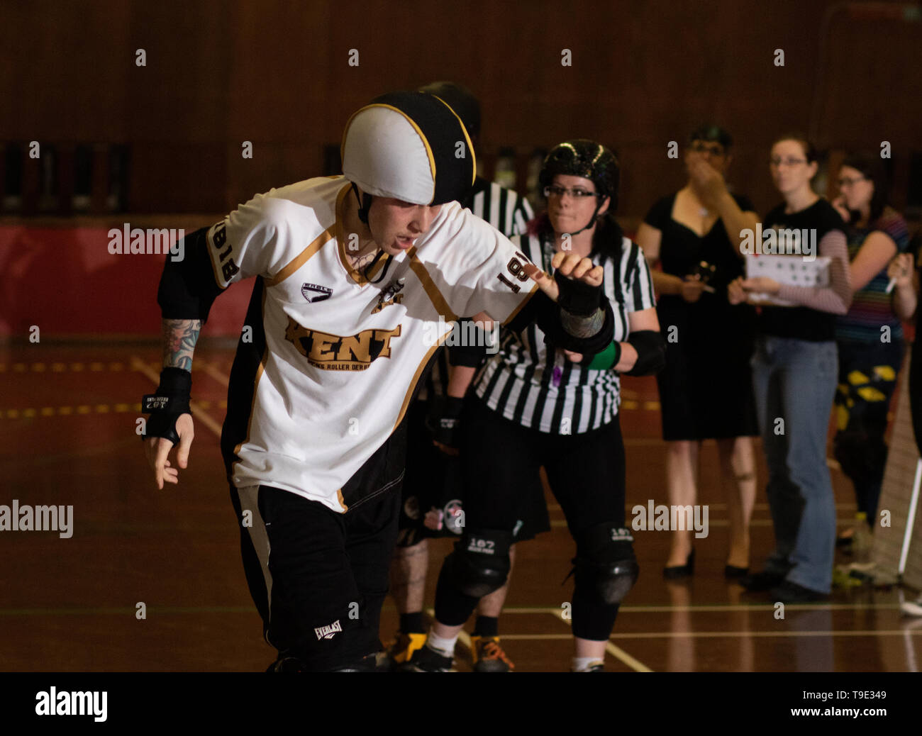 Roller skating indoor hi-res stock photography and images - Alamy
