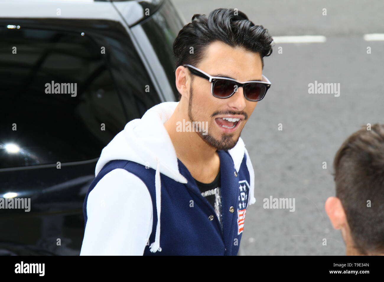 Singer and tv presenter hi-res stock photography and images - Alamy