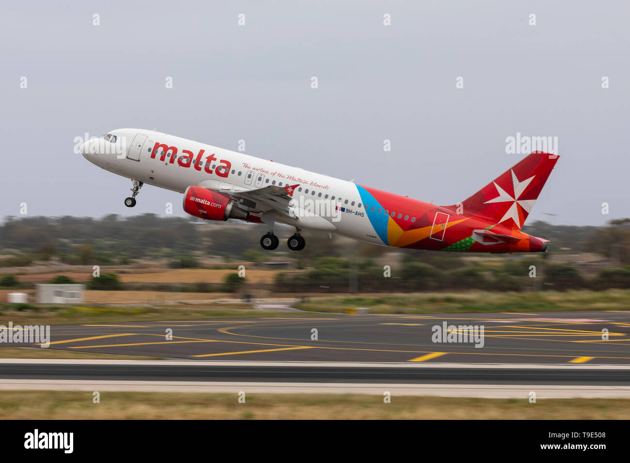 Air malta a320 on runway hi-res stock photography and images - Alamy