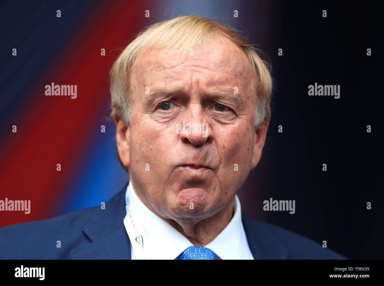 Former manchester city player colin bell hi-res stock photography and ...