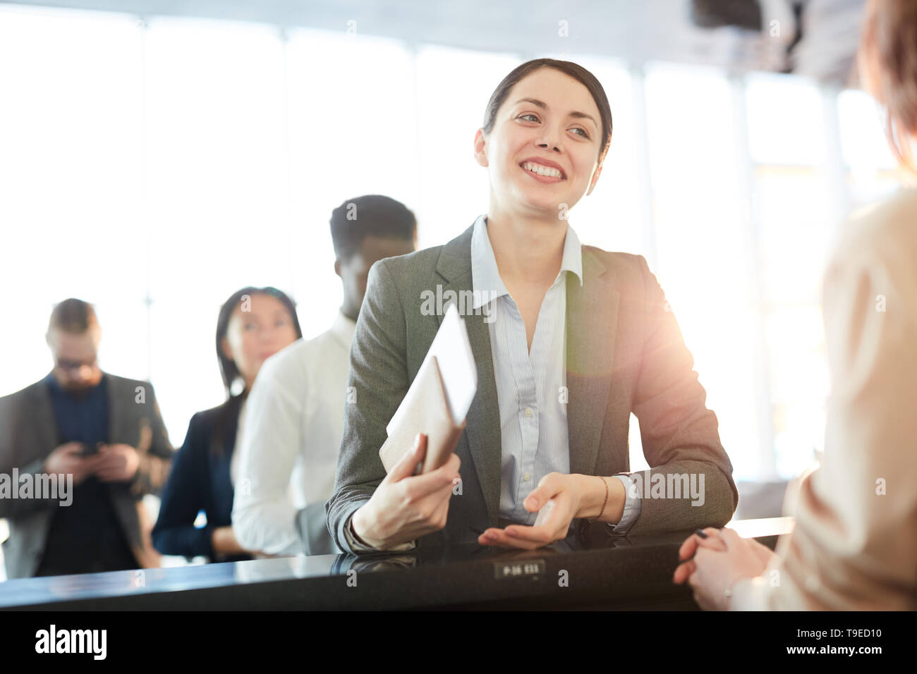 Airport queue talking hi-res stock photography and images - Alamy