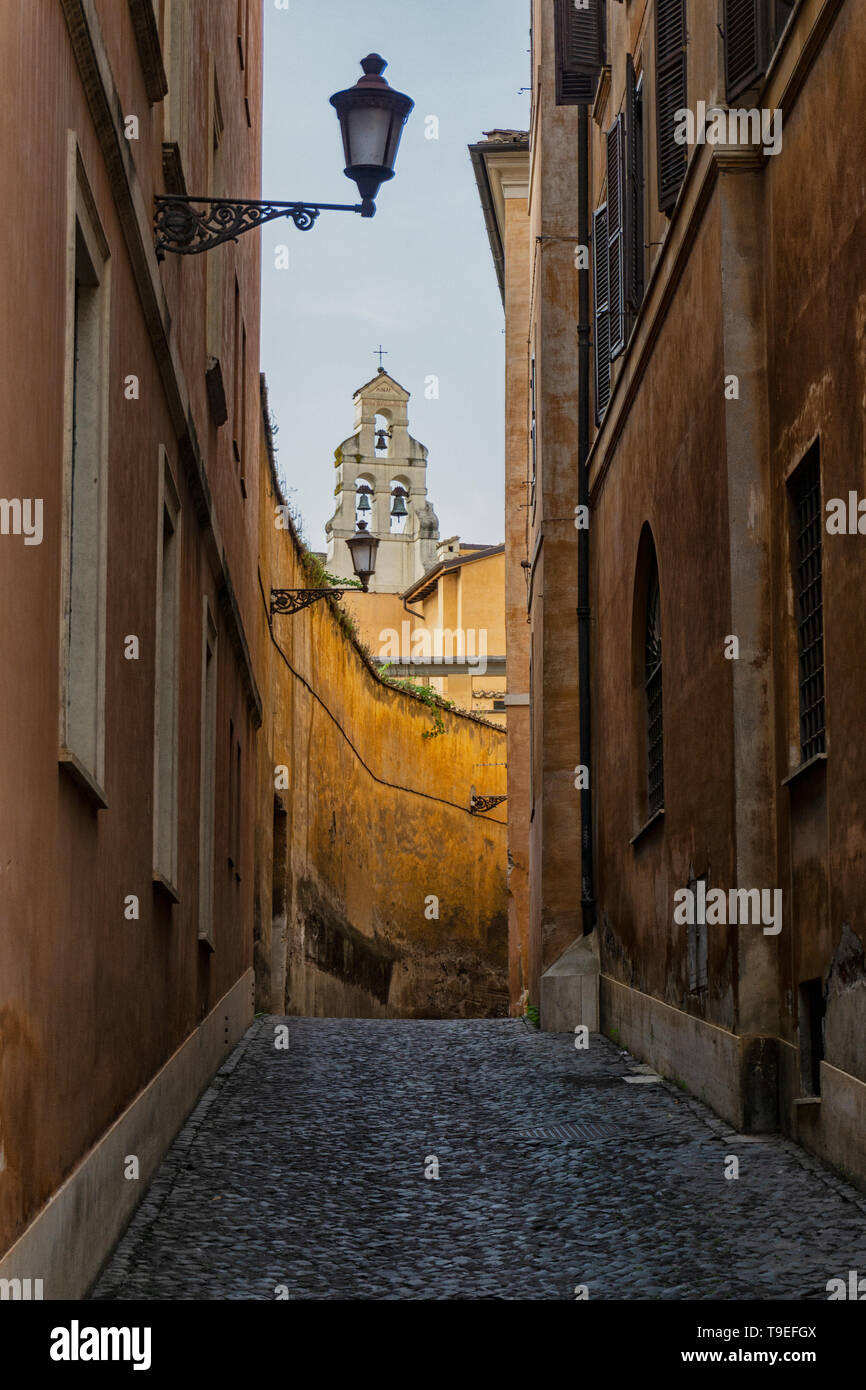 Alleyway passage hi-res stock photography and images - Alamy
