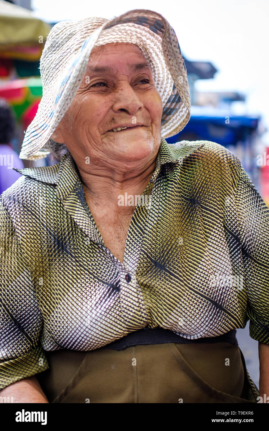Portrait elderly peruvian woman hi-res stock photography and images - Alamy