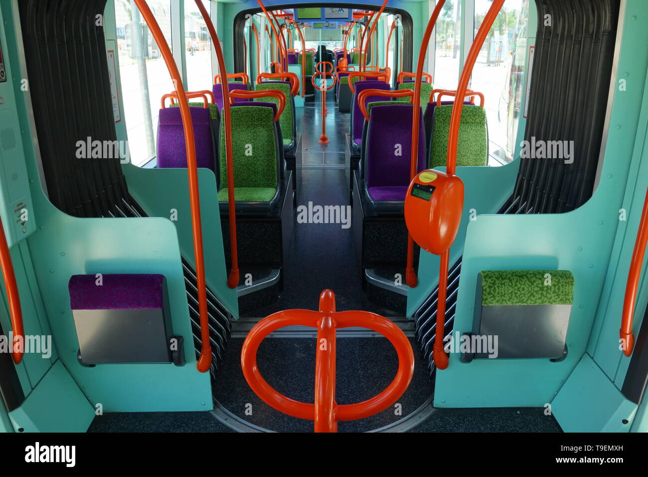 Montpellier, moderne Tramway Linie 3, Fahrzeugdesign von Christian ...