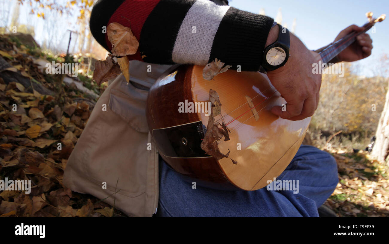 Turkish musical instruments hi-res stock photography and images - Alamy
