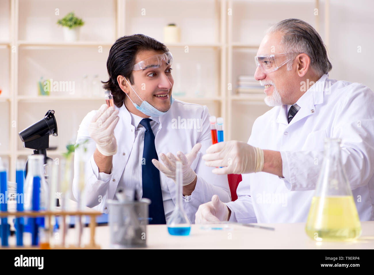Two chemists working in the lab Stock Photo - Alamy
