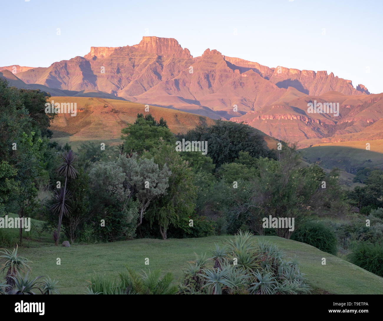Champagne Castle, Cathkin Peak and Monk`s Cowl, part of the central ...