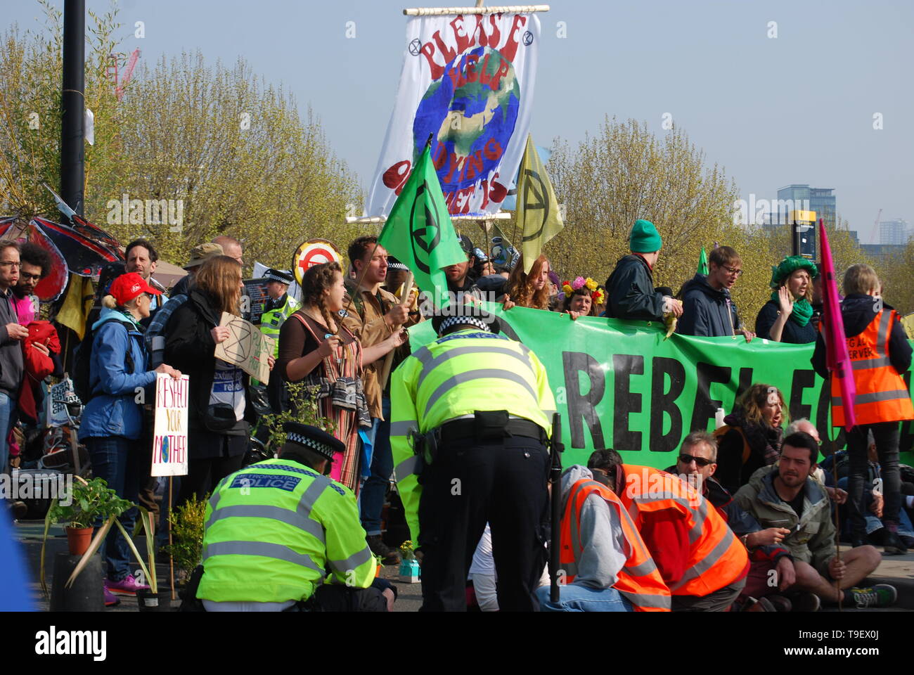 Waterloo bridge climate demonstration hi-res stock photography and ...