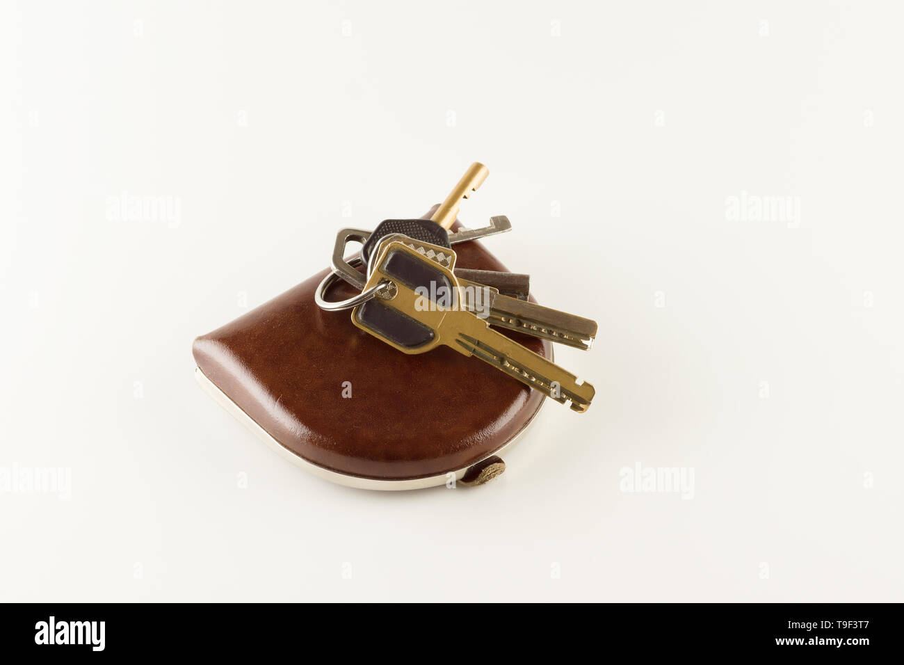 apartment keys and leather wallet with small coins Stock Photo - Alamy