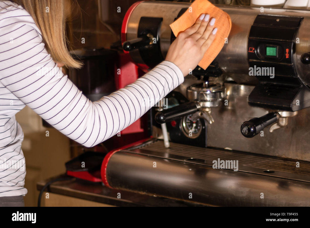 Female holding drink in kitchen retro hi-res stock photography and ...