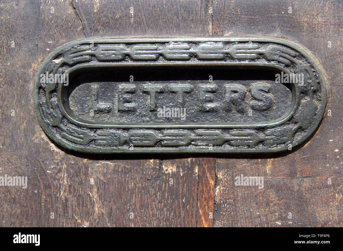 Front door letterbox letters hi-res stock photography and images - Alamy