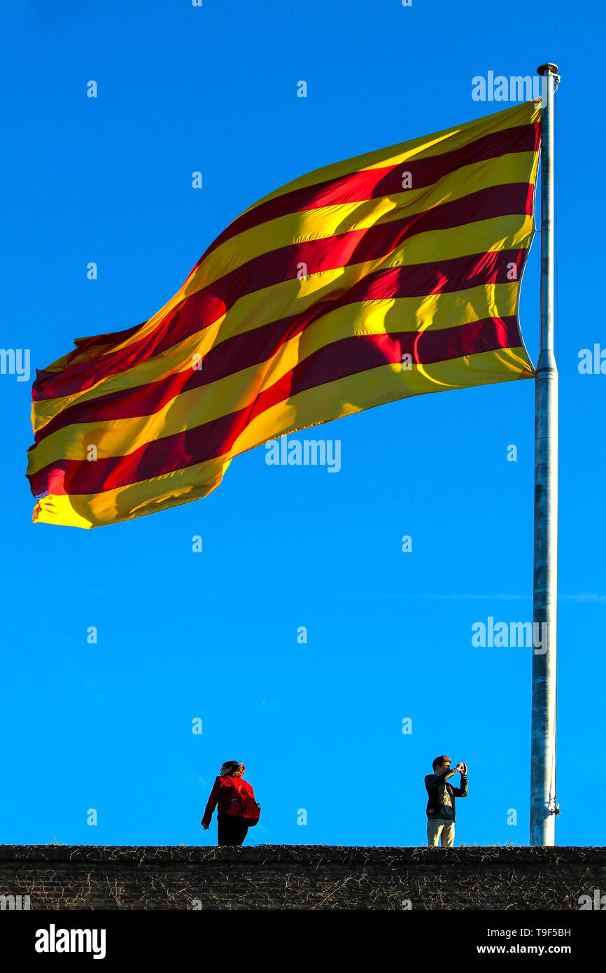Spanish flag flying hi-res stock photography and images - Alamy