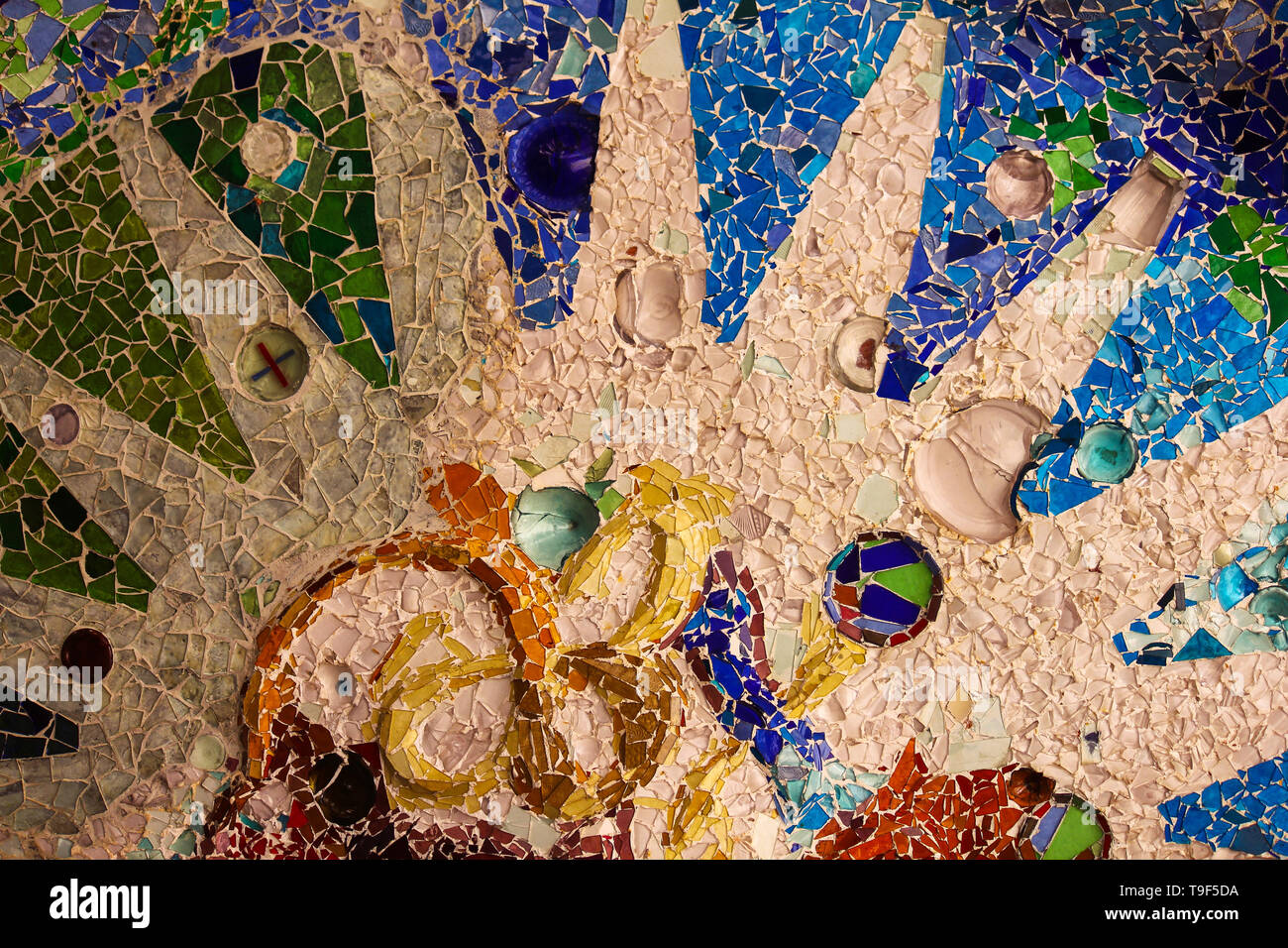 Antoni gaudi mosaic tile pattern hi-res stock photography and images ...