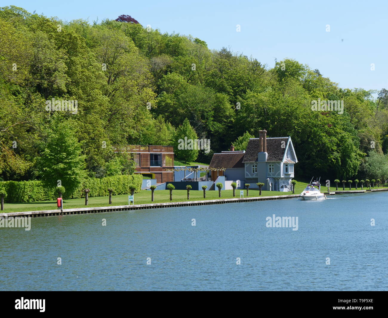 Riverside Home, Henley Stock Photo - Alamy