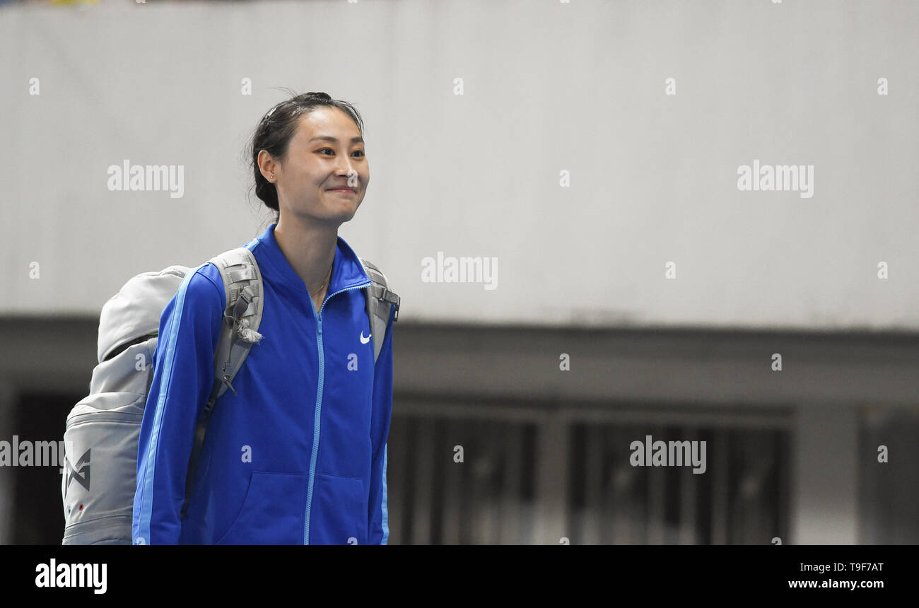 Ling li pole vault hi-res stock photography and images - Alamy