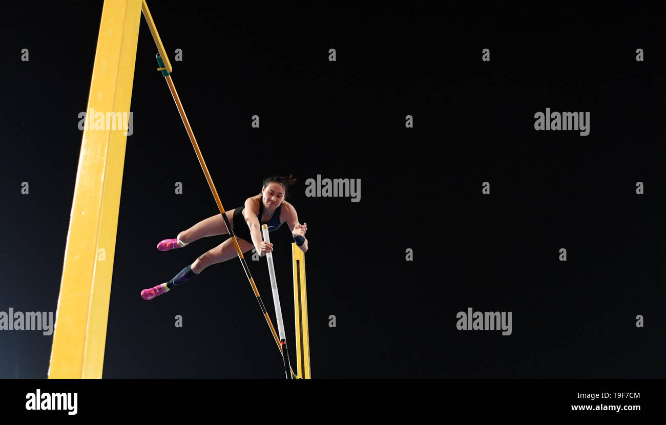 Ling li pole vault hi-res stock photography and images - Alamy